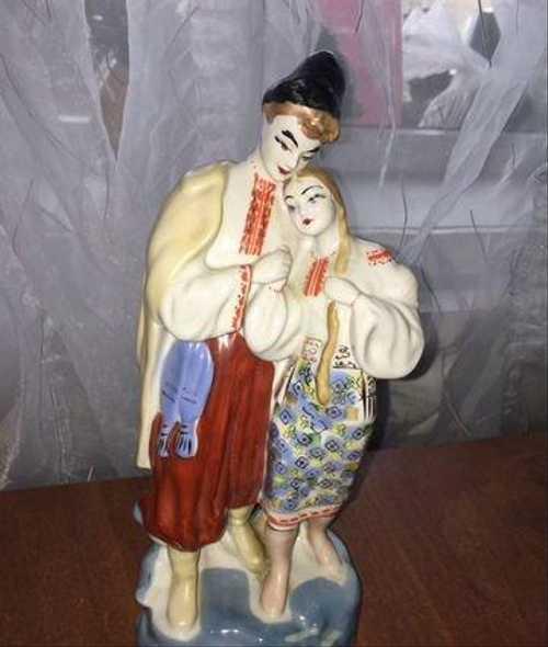 Керамическая статуэтка «Парень и девушка»