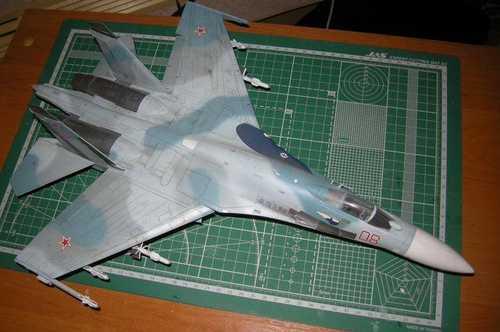 Самолет Су-27 1/48