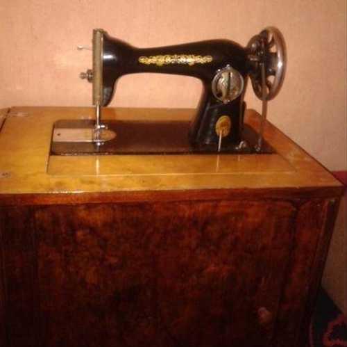 Швейные машинки подольск б у. Швейная машинка 1957 г ЗМИ. Чешская ножная швейная машинка 1957 года. Подольская швейная машинка 1936 года. Швейная машинка Подольск ножная.