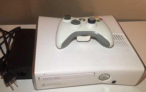Xbox 360S + два геймпада + hdd с играми на 500gb