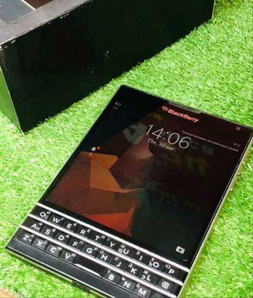 Смартфон BlackBerry Passport