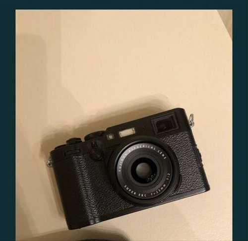 Fujifilm X100F Black с картой памяти на 16 гб,чехл