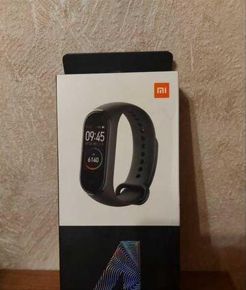 Фитнес-браслет Xiaomi Mi Band 4 (черный) (xmsh07HM