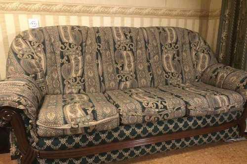Итальянский диван-кровать с двумя креслами