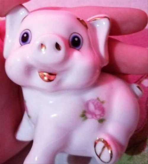 Фигурка в форме свиньи