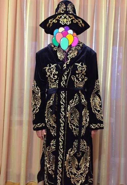 Узбекский национальный костюм мужской чапан. Узбекский халат чапан. Узбекский халат мужской. Узбекский национальный халат.