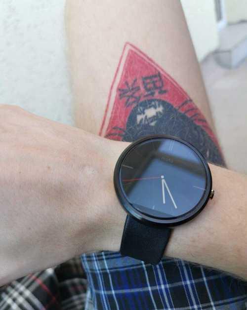 Часы Motorola moto 360