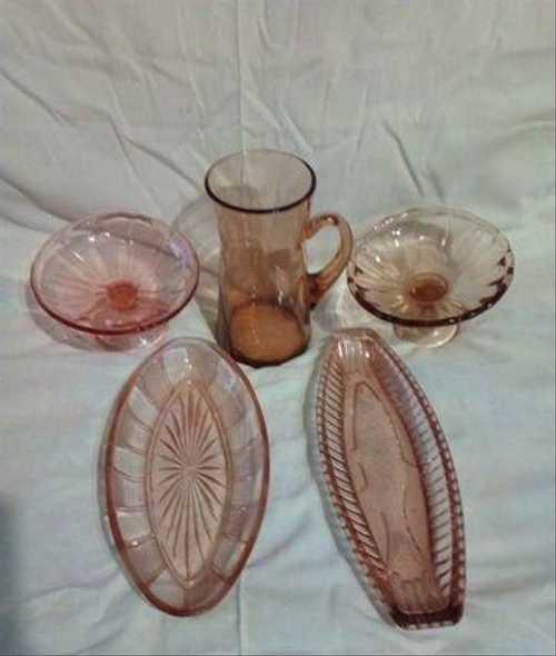 Розовое стекло (вазы кувшин селедочница)