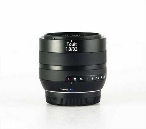 Zeiss Touit 32mm f/1.8 (Fujifilm X)