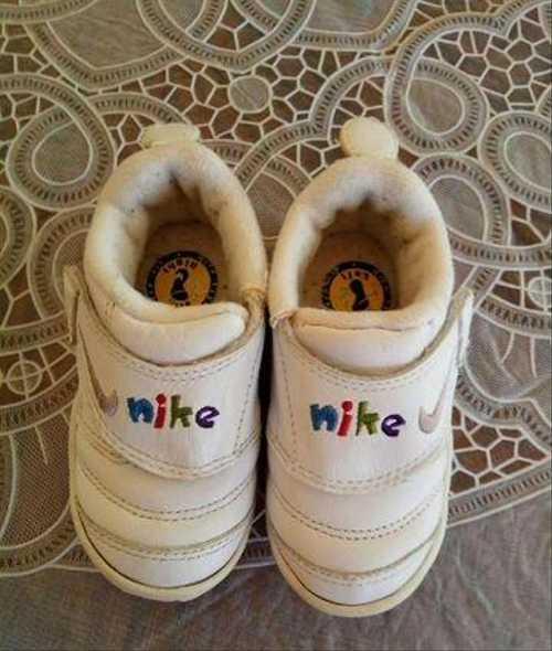 Кроссовки детские Nike и Kapika