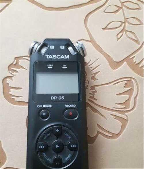 Диктофон Tascam DR-05