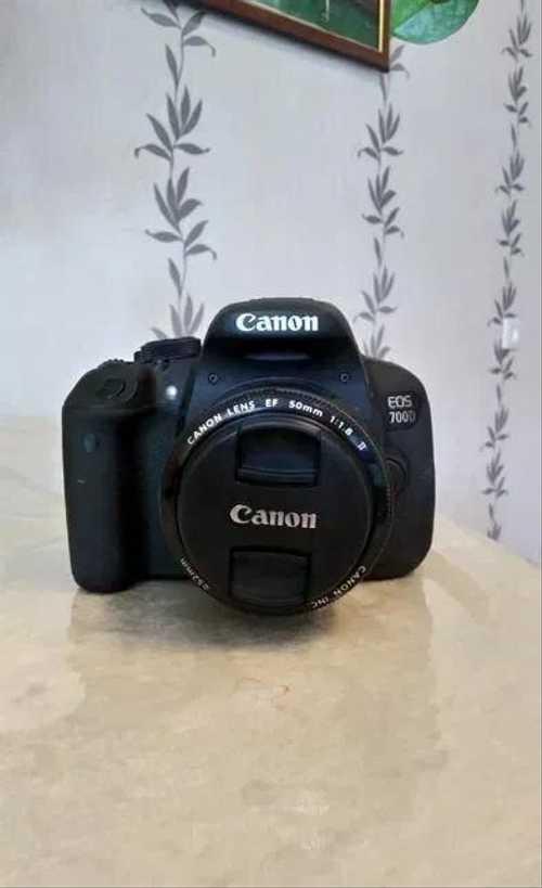 Фотоопарат зеркальный Canon EOS 700D