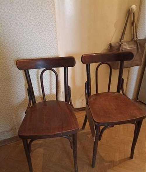 Венские стулья и журнальный столик