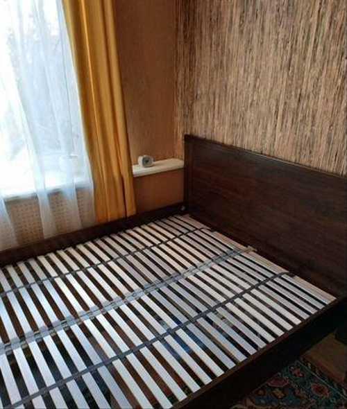 Кровать двухспальная с матрасом 140х200