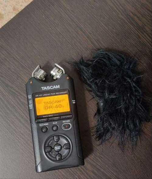 Рекордер Tascam DR40