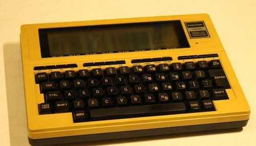TRS-80 Model 100 - Первый в мире ноутбук - 1983 г