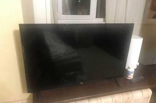 Телевизор LG 32LJ500U