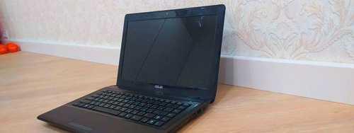 Ноутбук asus 14" (i3/3gb/128 SSD/Нов.бат./ Win10)