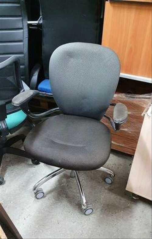 Компьютерное кресло черно-серое хром бу