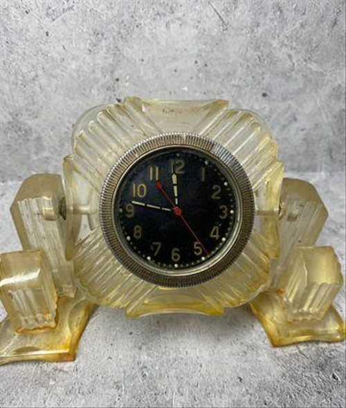 Часы танковые на подставке