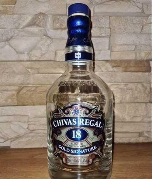 Пустая бутылка из под Chivas Regal 18