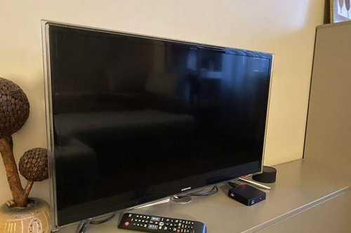 Телевизор Samsung UE32F6800AB 32" плюс кронштейн