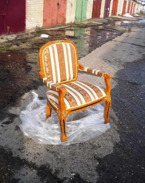 Старинные кресла