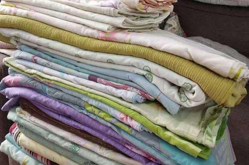 Постельное белье б.у,много