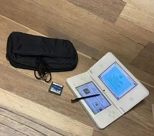 Nintendo DSi XL