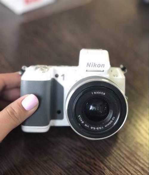 Фотоопарат Nikon 1 v2