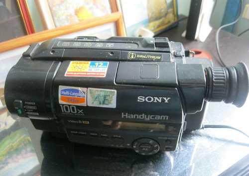 Видеокамера Soni Handycam TR311E 1998 года