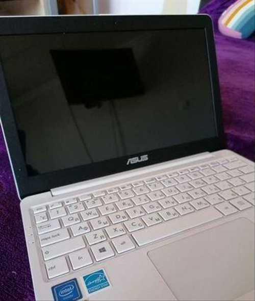 Ноутбук Asus E203M