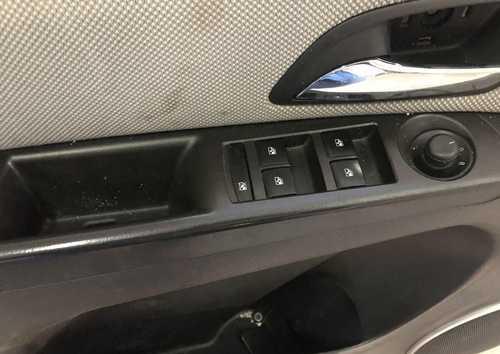 Блок управления стеклоподьемника Chevrolet Cruze