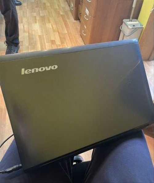 Lenovo V560 Core i3/4/320/GF310/1gb