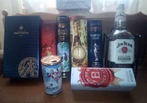 Коробки, бутыль из под алкоголя