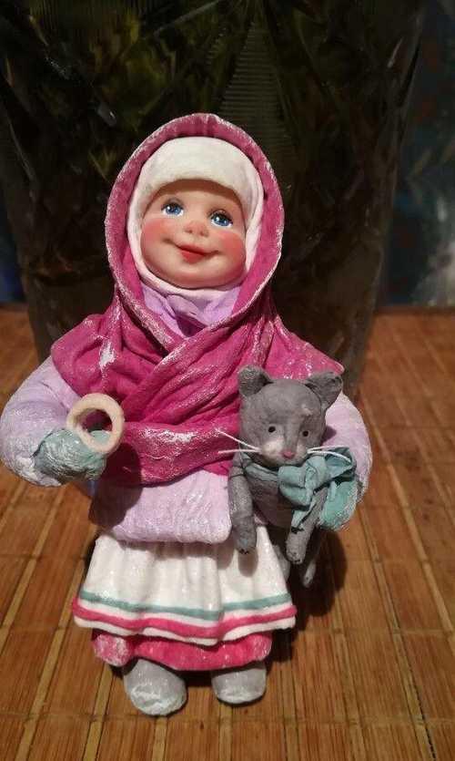 Ватная игрушка "Девочка с котиком"