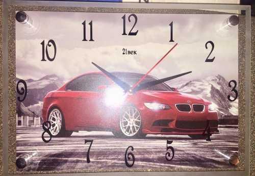Часы настенные с машиной