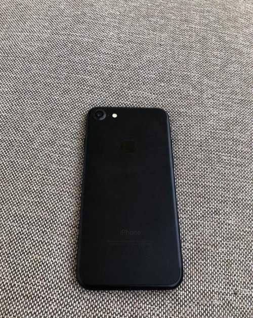 Телефон iPhone 7,128 GB