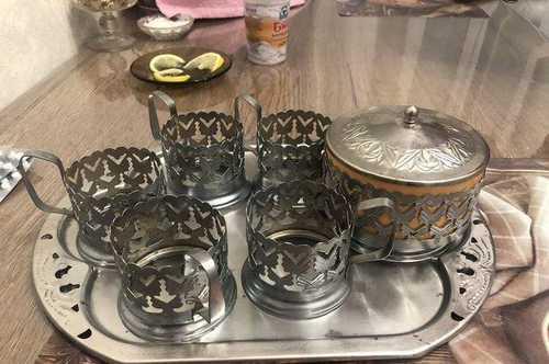 Поднос с подстаканиками и сахарницей