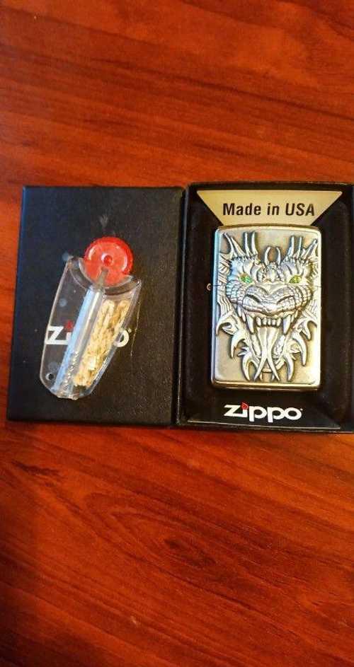 Зажигалка zippo с драконом глазки камешки горят