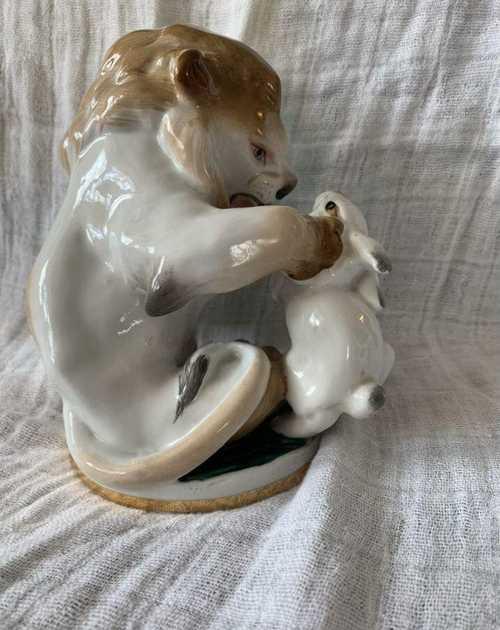 Фарфоровая статуэтка "Заяц во Хмелю" (Лев и Заяц)