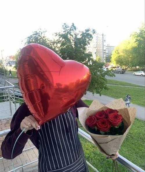 Набор комплимент 5 красных роз и шар «Сердце»