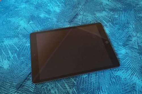 iPad 8 2020 wifi 32gb + logitech rugged folio