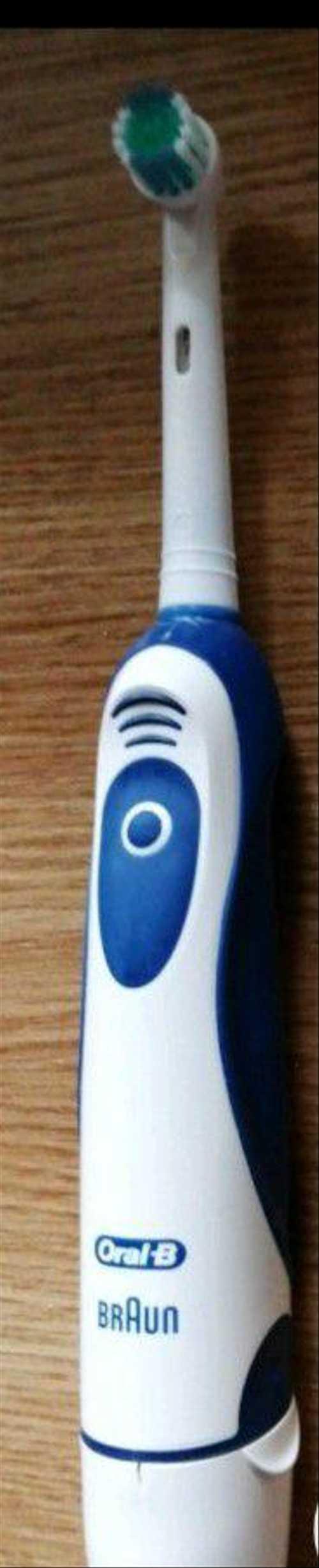 Зубная щетка на батарейках Oral-B Precision Clean