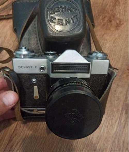 Старинный плёночный фотоаппарат СССР