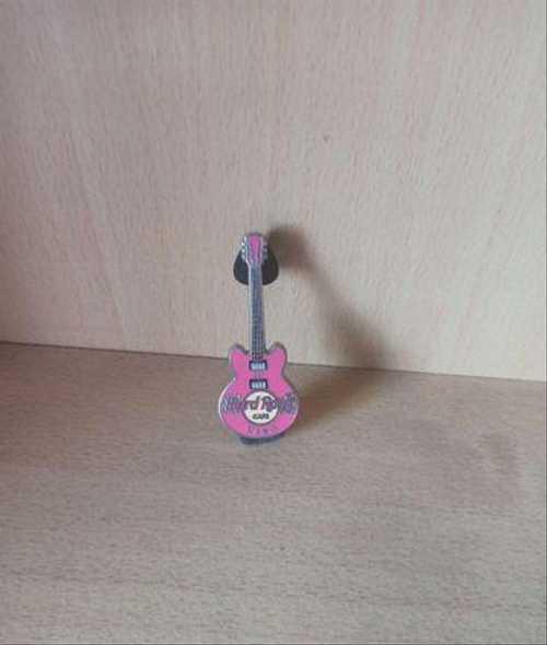 Значок hard rock cafe