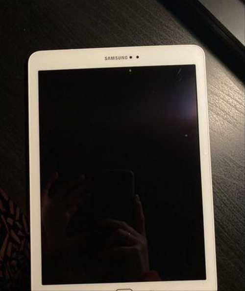 Планшет Samsung SM-T819