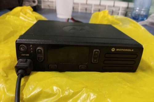 Автомобильная рация Motorola dm1400