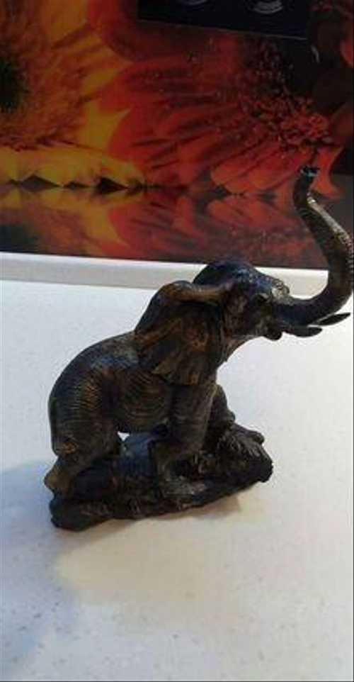 Статуэтка слон из камня