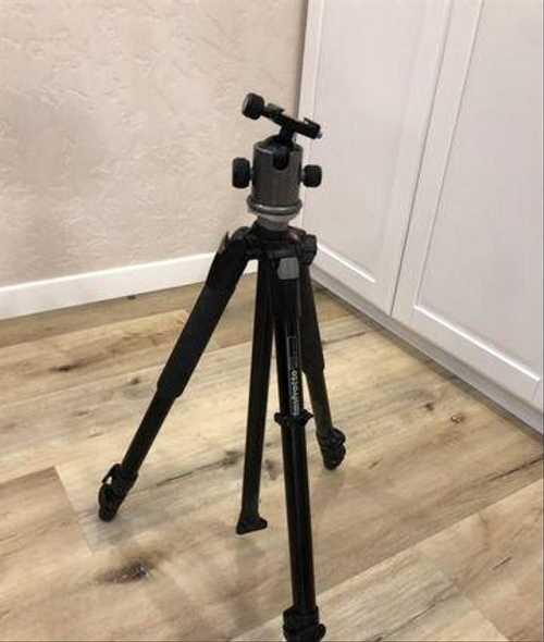 Штатив Manfrotto 055XB + голова Benro KB-1